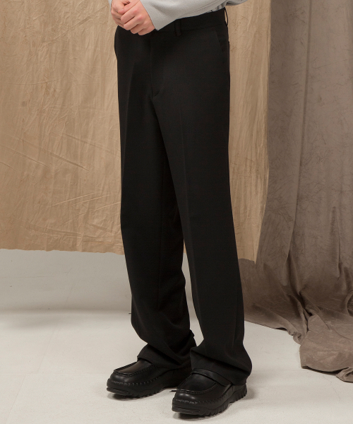 MUSINSA | SIGNATURE Wide Fit Slacks [Black]