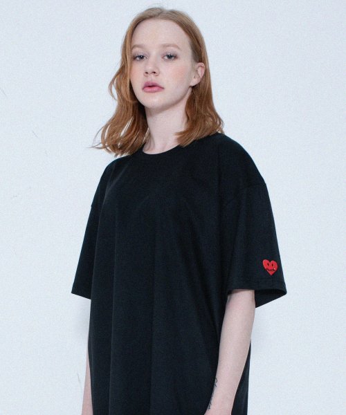 MUSINSA | GRAVER [UNISEX] Heart Smile Sleeve Embroidery Short Sleeve ...