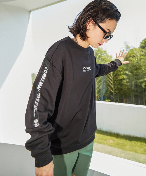 코랄리안(CORALIAN) 런오프 로고테잎 기모 스웨트셔츠 블랙 - 사이즈 & 후기 | 무신사