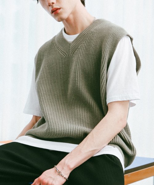 MUSINSA | ESN HACHI V-NECK KNIT VEST LIGHT KHAKI