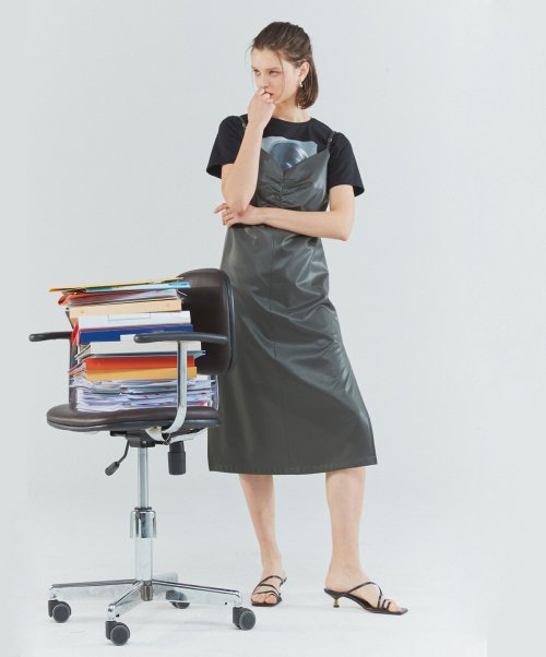 클루 드 클레어(CLUE DE CLARE) shirring faux-leather dress Khaki - 191,700 ...
