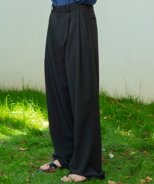 MUSINSA | SIGNATURE [Added summer fabric] Double tuck wide slacks [Black]