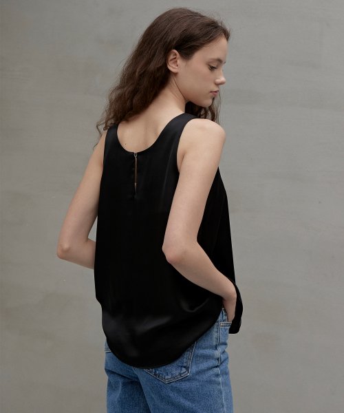 MUSINSA | LANG5 [LUA] FLARE SATIN BLOUSE [LUA] Flare satin blouse