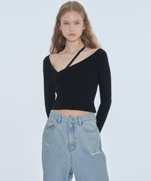 MUSINSA | DIAGONAL STRAP BUTTON KNIT TOP (black)