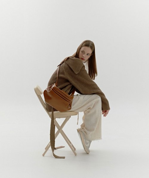 소프트서울(SOFT SEOUL) 포스트 레더 백 [브라운] - 사이즈 & 후기 | 무신사