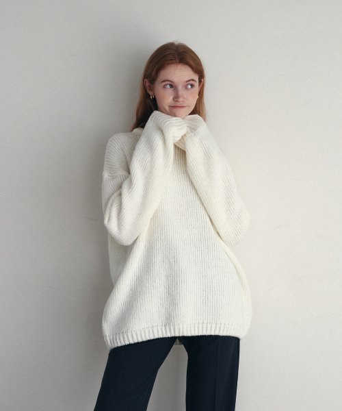 MUSINSA | LOEIL Volume Round Over Fit Pullover - White