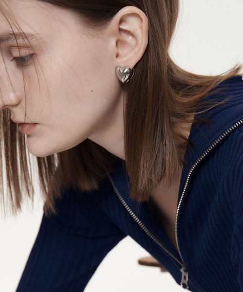 MUSINSA | KYE HEART BOLD EARRING_SILVER (KYOR1ACY02W)