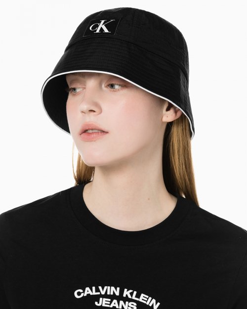 캘빈클라인 진(CALVIN KLEIN JEANS) 공용 블랙 CKJ 시티 나일론 모노그램 버킷햇 DX0216 001 - 사이즈 ...