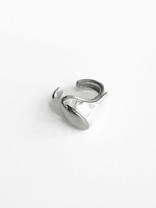 MUSINSA | INVISIBLE COLLAGE ROUNDED CAP EAR-CUFF-SILVER