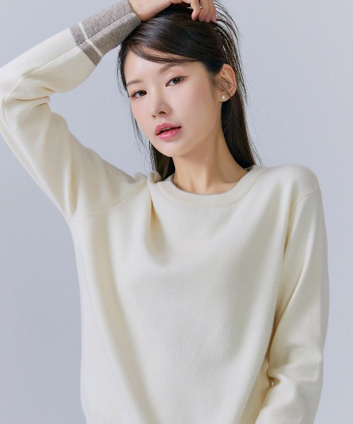 MUSINSA | CHASECULT Women's Sleeve Color Matching Round Sweater-CFRG5261C0A