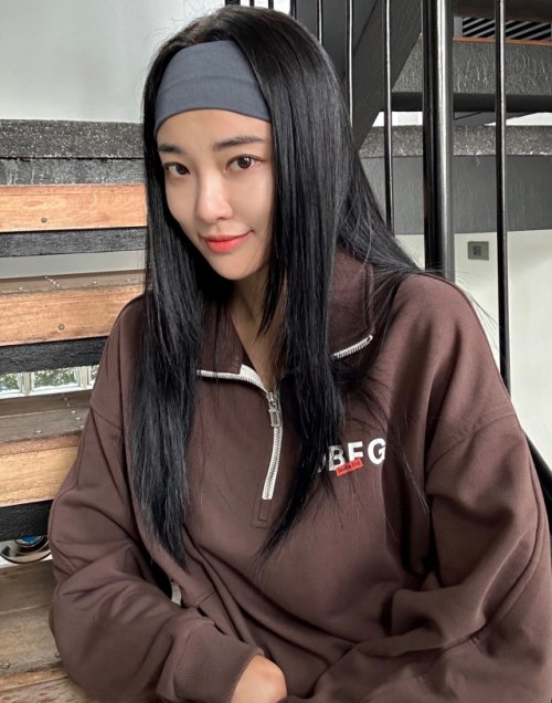 더블플래그(DOUBLE FLAG) [DBFG] 다크브라운 남녀공용 로고포인트 오버핏 반집업 티셔츠 _DXTS3D992W3 ...