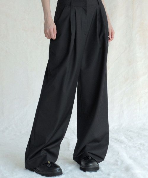 MUSINSA | AVANDRESS Two-Tuck Slacks 101 BLACK
