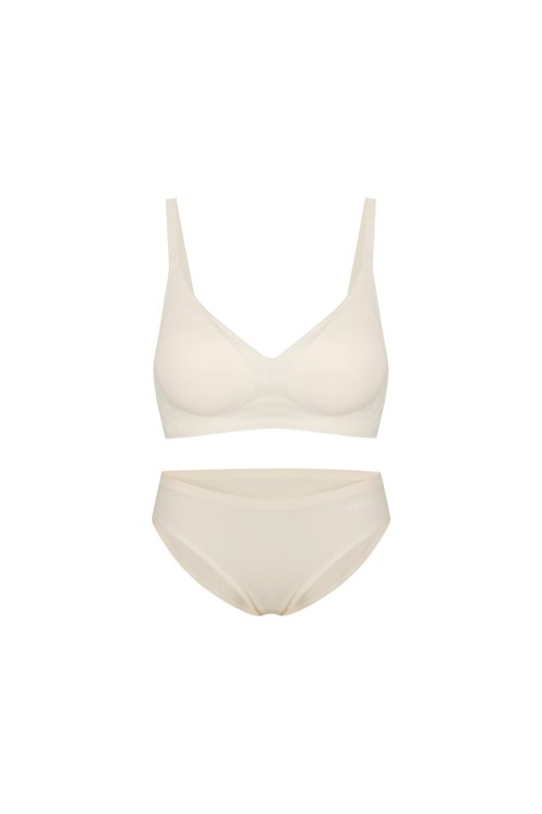 MUSINSA | VERISH COOL FIT BRA VOLUME FIT & PANTY SET - IVORY