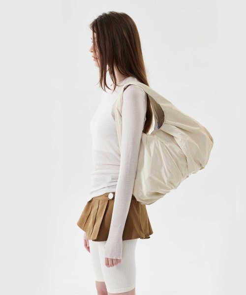 MUSINSA公式 | OTIE Rustling Shoulder Bag [Pearl Cream]