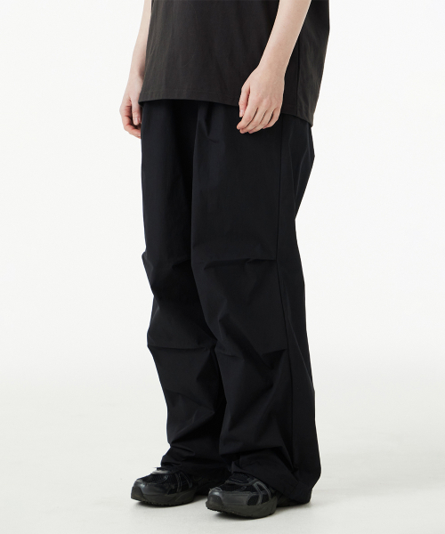 MUSINSA | URBANAGE Waterproof One-Tuck Parasuit Wide Pants_Black
