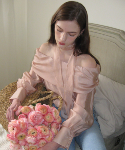 MUSINSA | LETTER FROM MOON Glitter off-shoulder scarf blouse (pink)