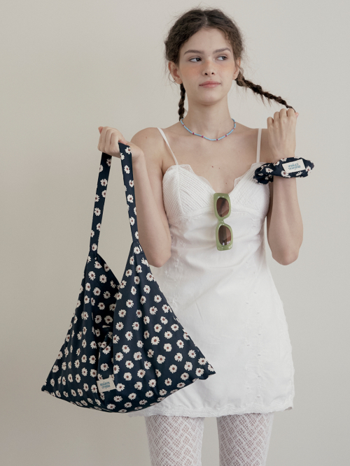 MUSINSA公式 | MAISON CREME Floral eco bag _ black