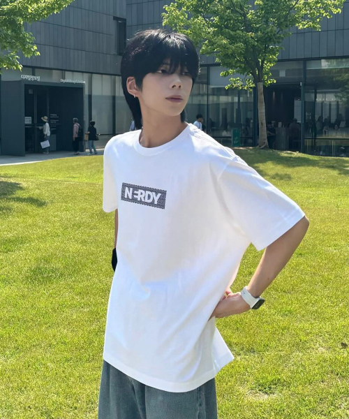 MUSINSA | NERDY Blank Frame Logo Short Sleeve T-Shirt White