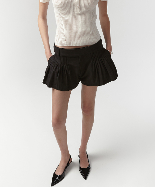 MUSINSA | EAN JO PLEATED GURKHA LOW WAIST SHORTS (BLACK)