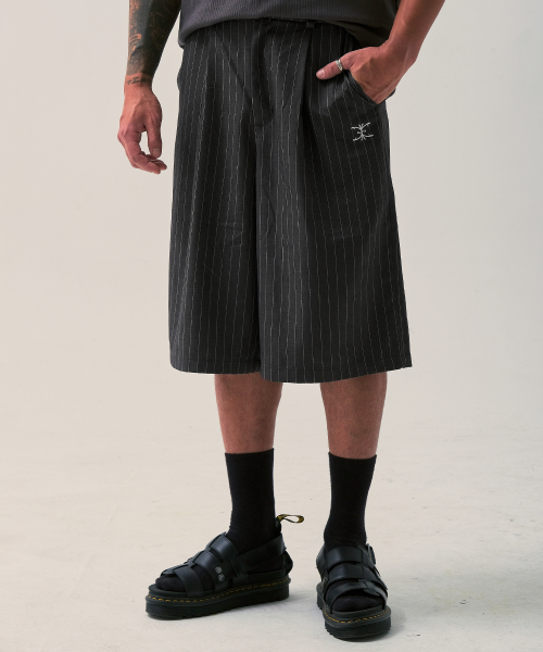 MUSINSA | NAYSAYER Striped Pintuck Bermuda Wide Pants (Dark Grey)