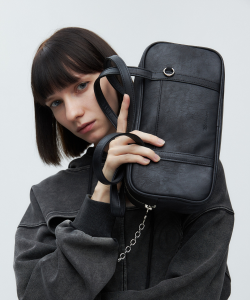 MUSINSA | MILK WAVE Blended Leather Racktangle Chain Shoulder Bag [Black]