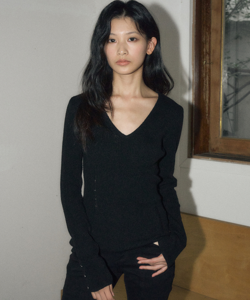 MUSINSA | HELENE PARIS Damaged V-neck Ribbed Knit [Black]