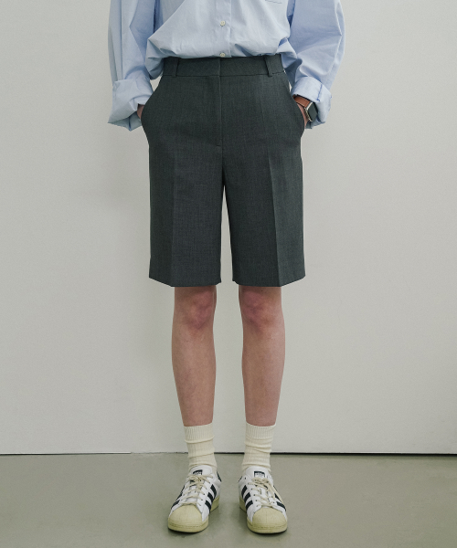 MUSINSA | SIYAZU SIPT7141 Basic Flow Half Slacks_Charcoal