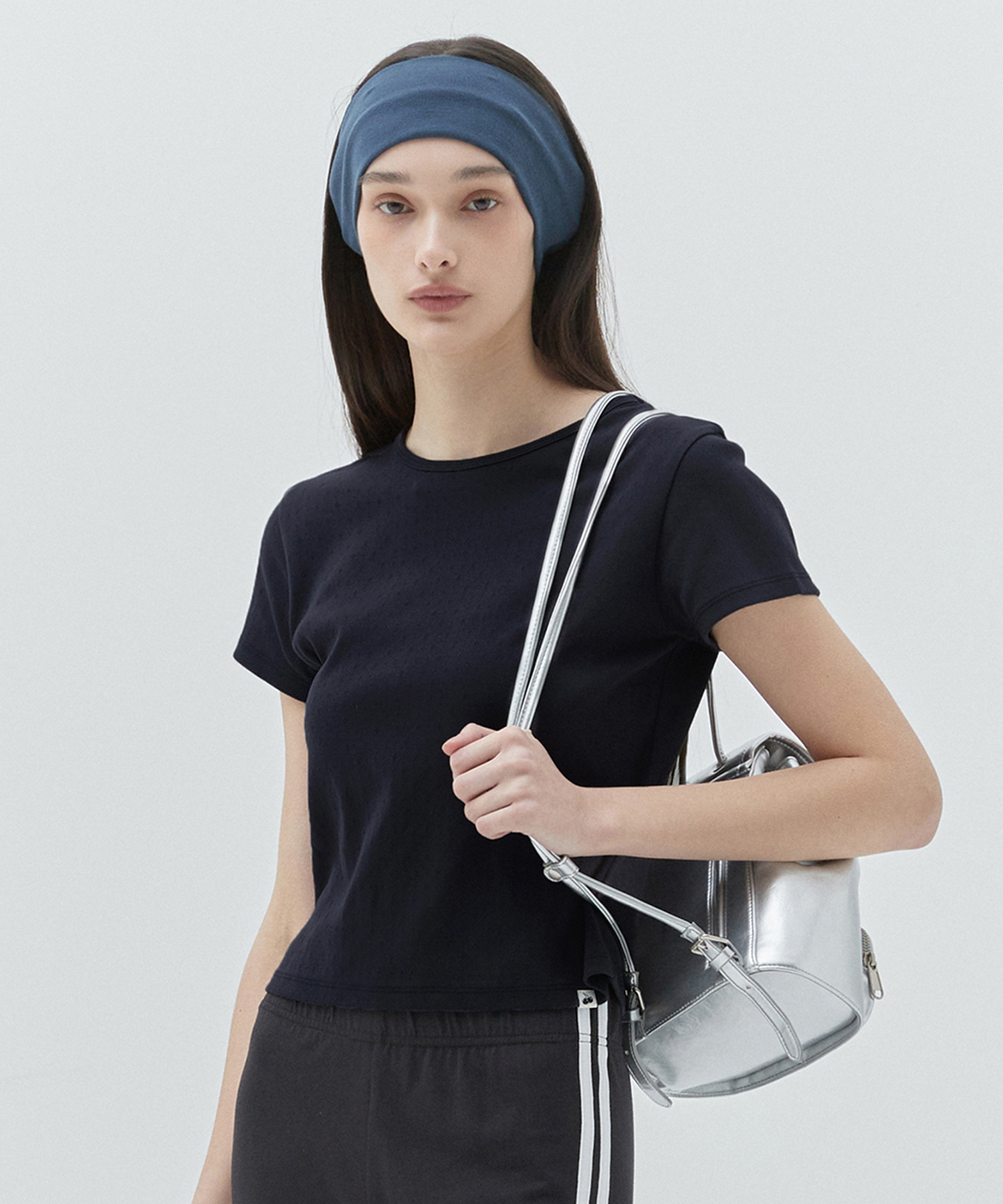 Kirsh Plain 櫻桃短版上衣（深藍） (Creatrip)