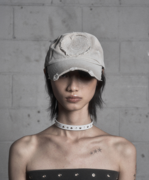 런던파퓸스 아카이브(LONDON PARFUMS ARCHIVE) DISTRESSED APPLIQUE CAP IVORY - 사이즈 ...