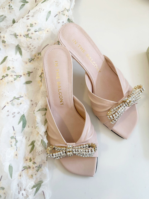 인더발코니(IN THE BALCONY) Yerina 스퀘어 펌프스 주름 디테일 뮬 6cm - 사이즈 & 후기 | 무신사