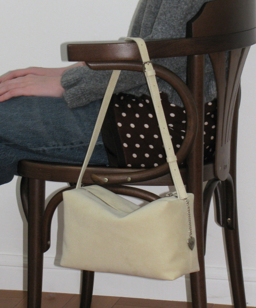 언타이디(UNTIDY) Bold Bag Suede Sand - 사이즈 & 후기 | 무신사