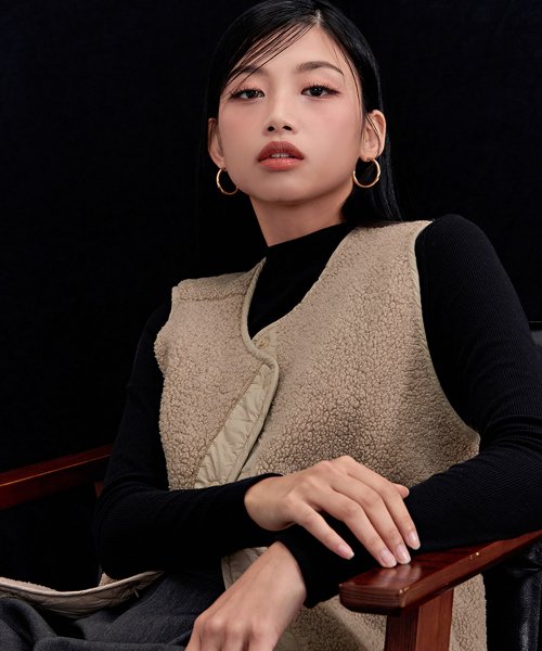 MUSINSA | CHASECULT Women's Reversible Boa Vest - BFRG7352C0X