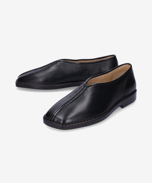 MUSINSA | LEMAIRE Flat Pipe Slipper - Black / FO0006LL0023BK999