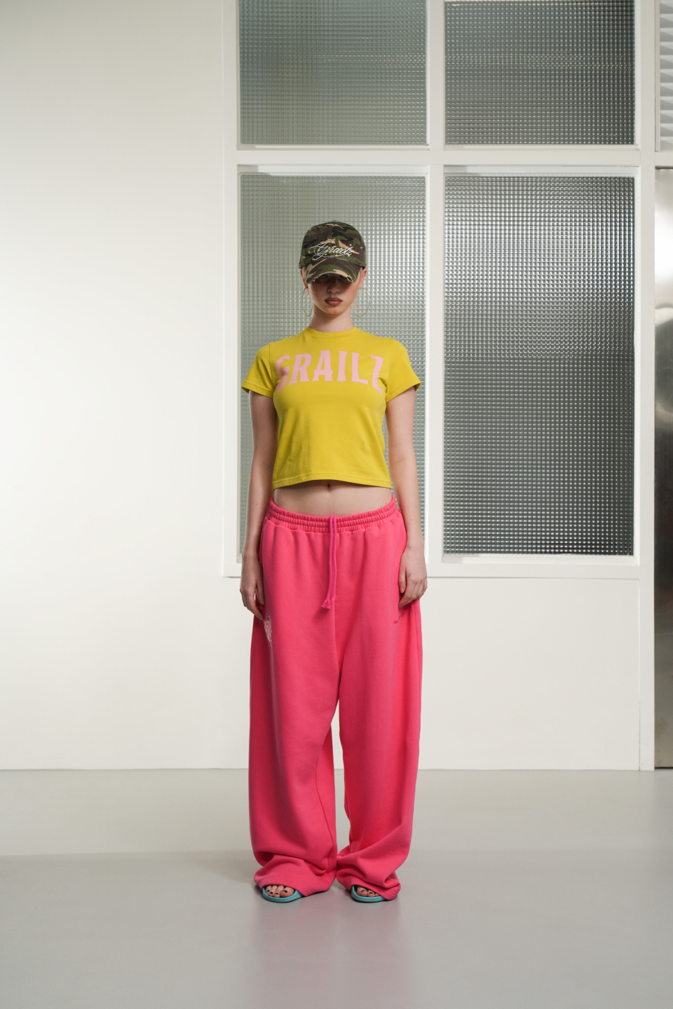 GR LOGO T-SHIRTS [YELLOW] - 감도 깊은 취향 셀렉트샵 29CM