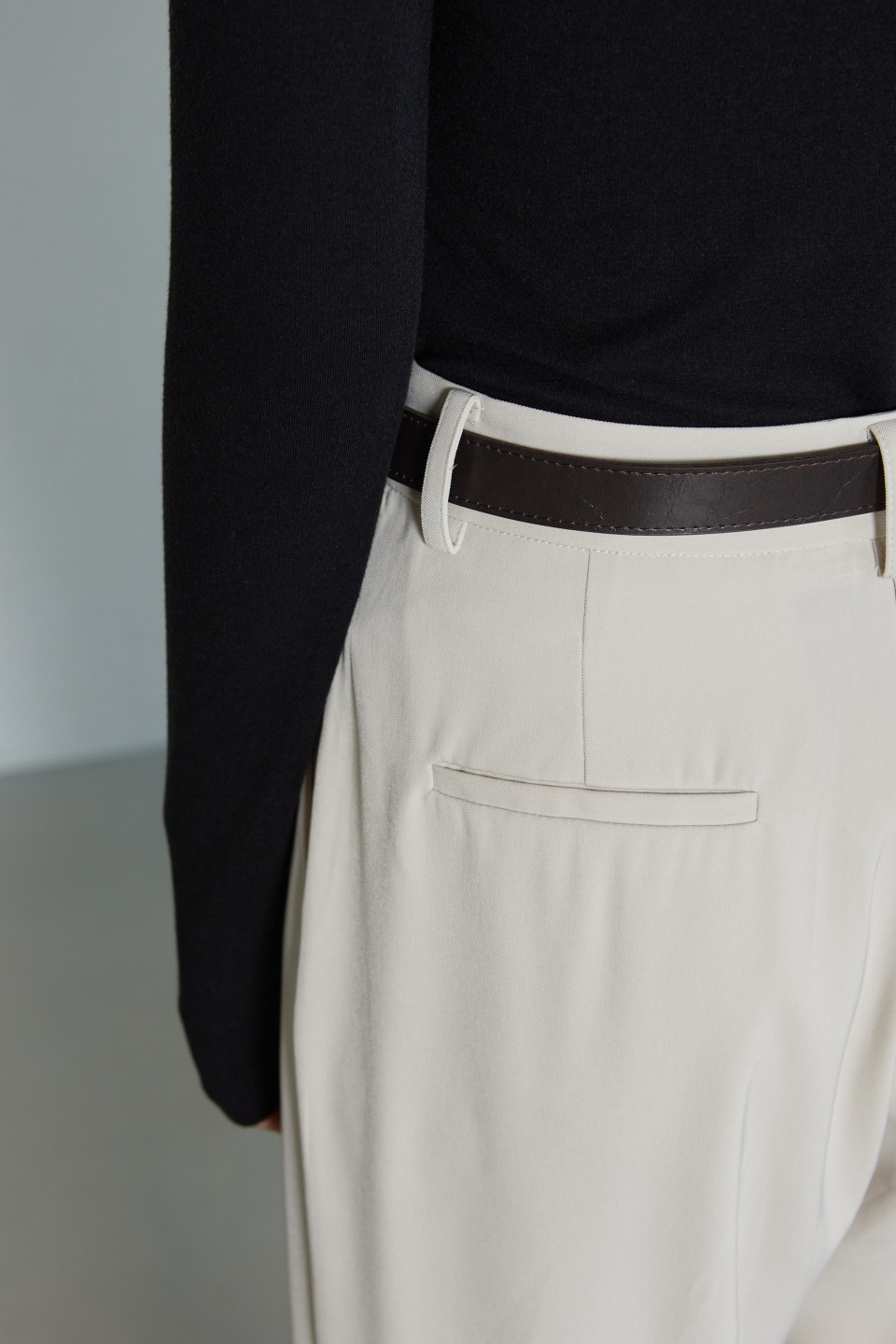 TWO PINTUCK WIDE SLACKS CREAM BEIGE - 감도 깊은 취향 셀렉트샵 29CM