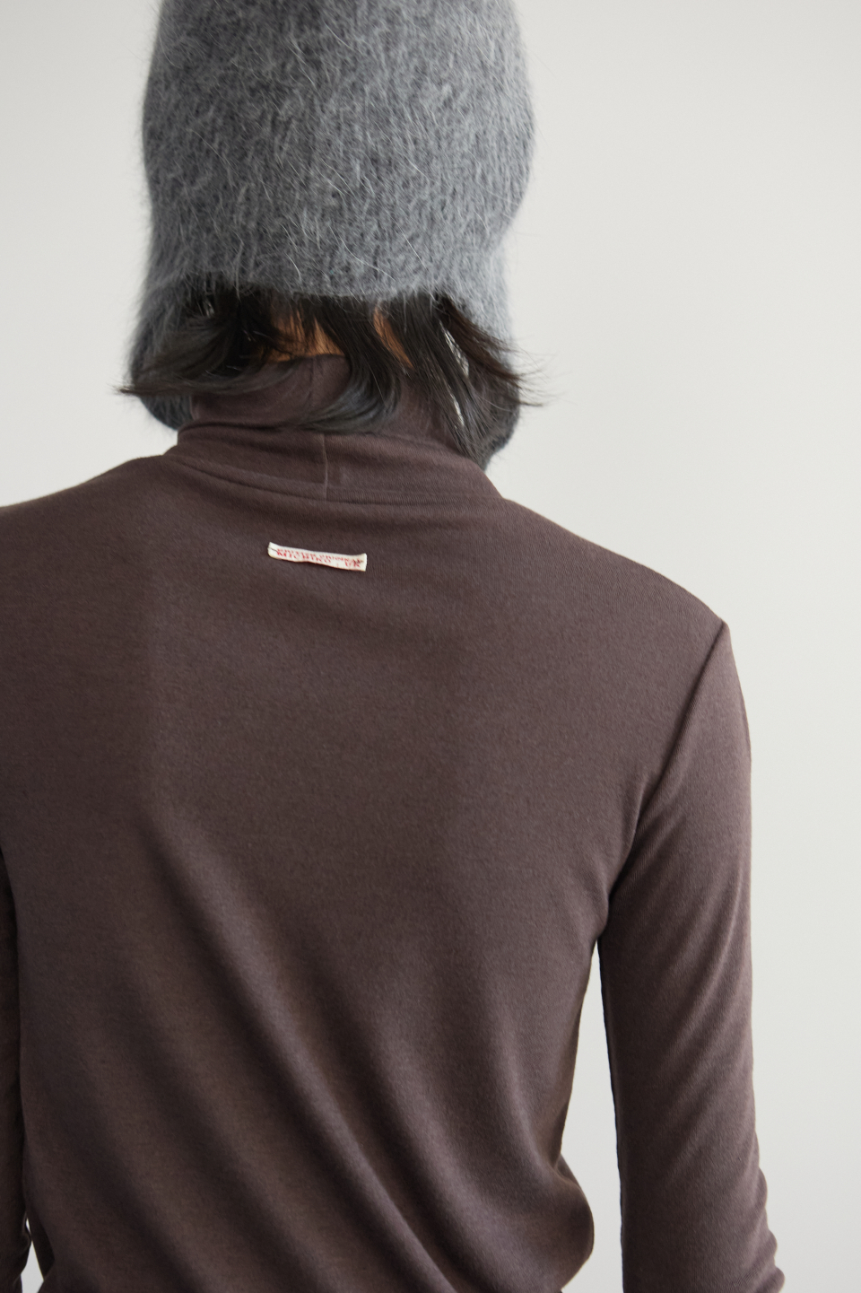 BASIC TURTLE NECK TOP BROWN - 감도 깊은 취향 셀렉트샵 29CM