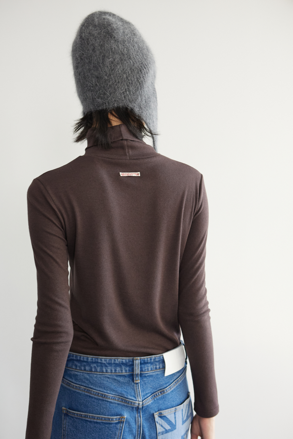 BASIC TURTLE NECK TOP BROWN - 감도 깊은 취향 셀렉트샵 29CM