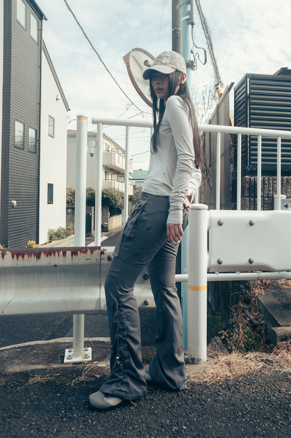 MUSINSA | HUG YOUR SKIN Bootcut Cargo Pants (Charcoal)