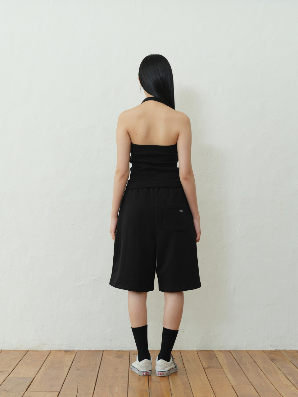 MUSINSA公式 | ASON POUND HALTER SLEEVELESS / BLACK