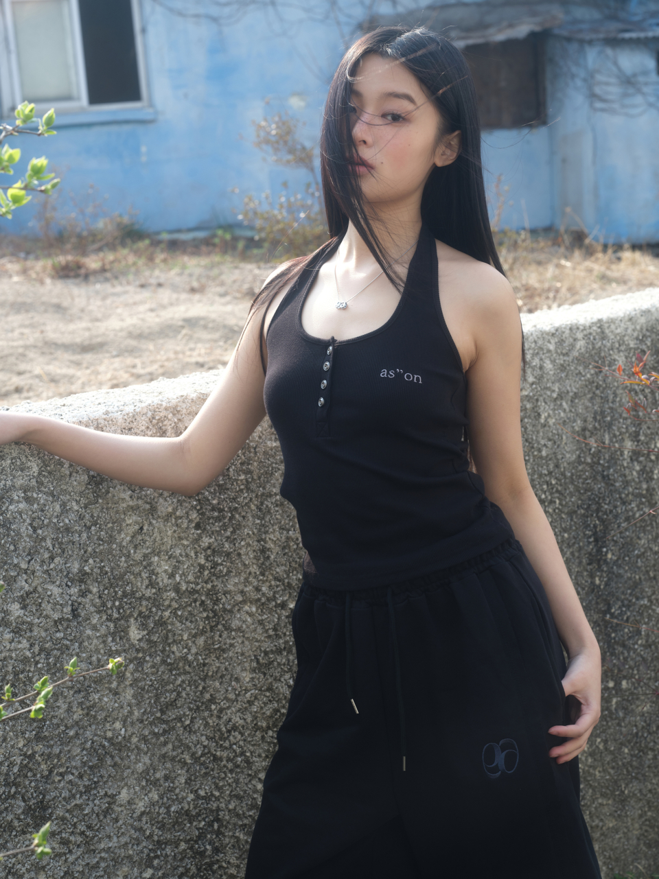 MUSINSA公式 | ASON POUND HALTER SLEEVELESS / BLACK