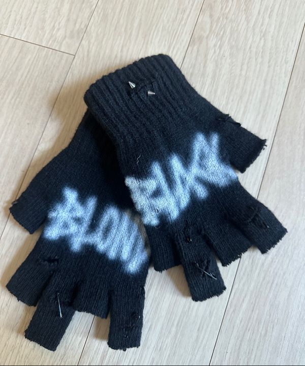 MUSINSA | BLACKBLOND Vivid Graffiti Logo Ript Hand Warmer (Black)