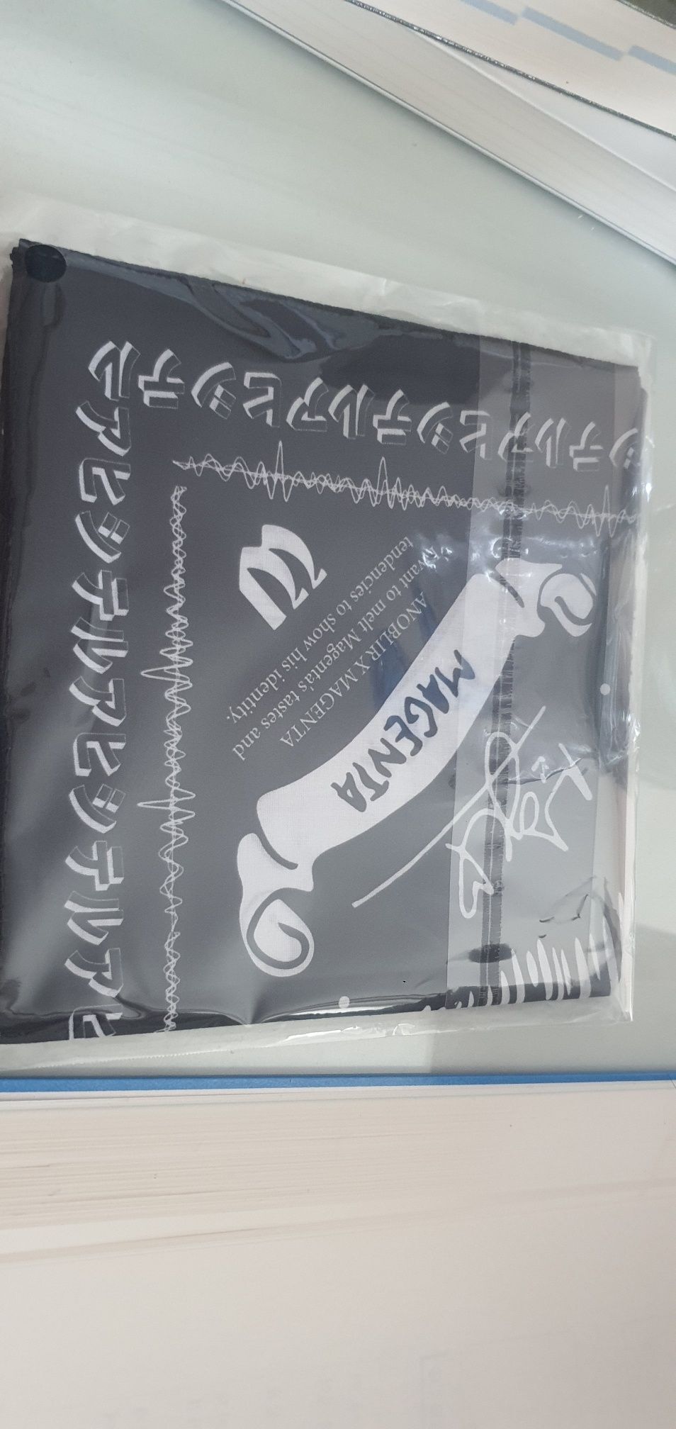 MUSINSA | ANOBLIR [Anoblier x QWER Magenta] Bassist Bandana [Red]