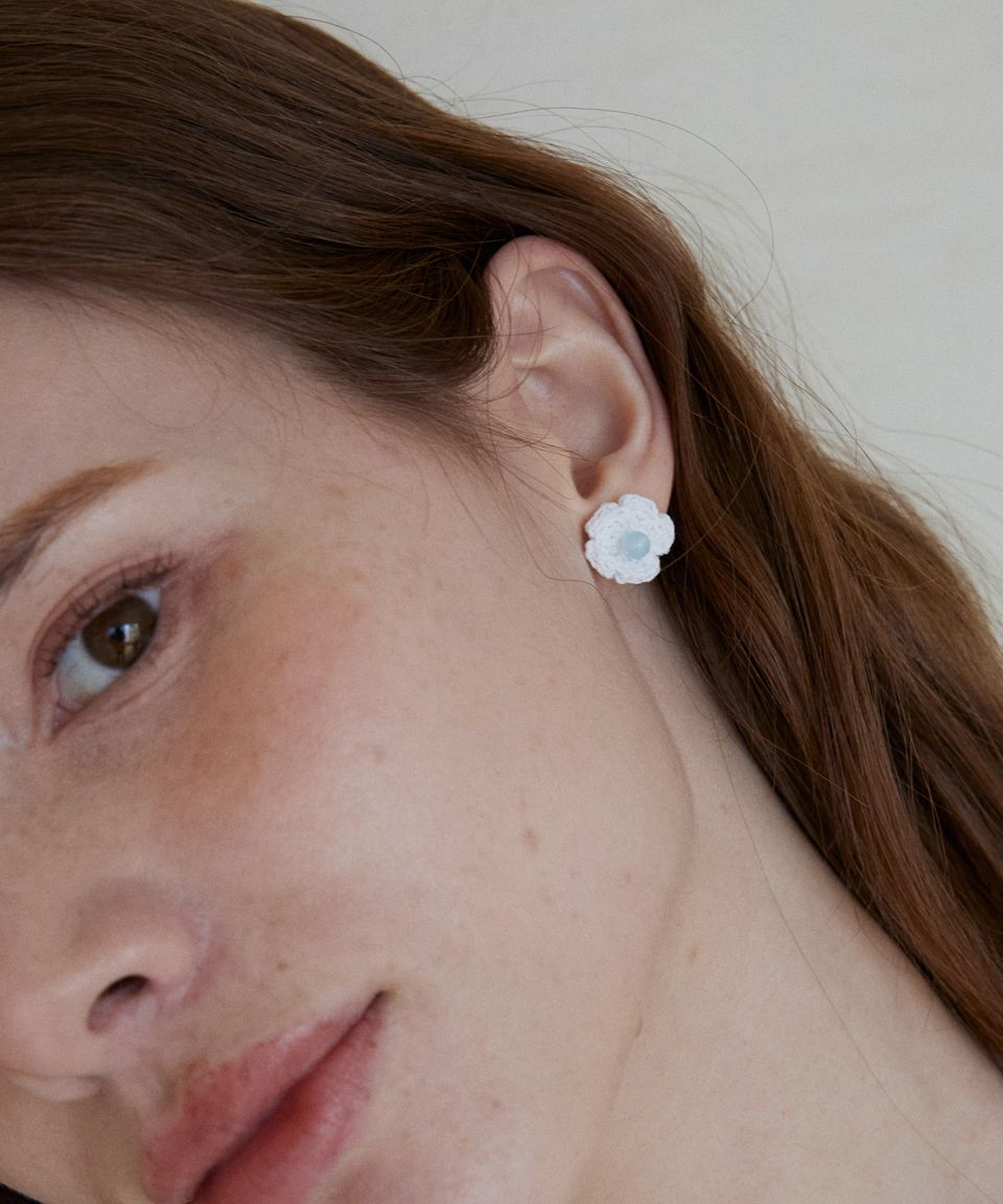 MUSINSA | MERRYMOTIVE Pure flower knit earring