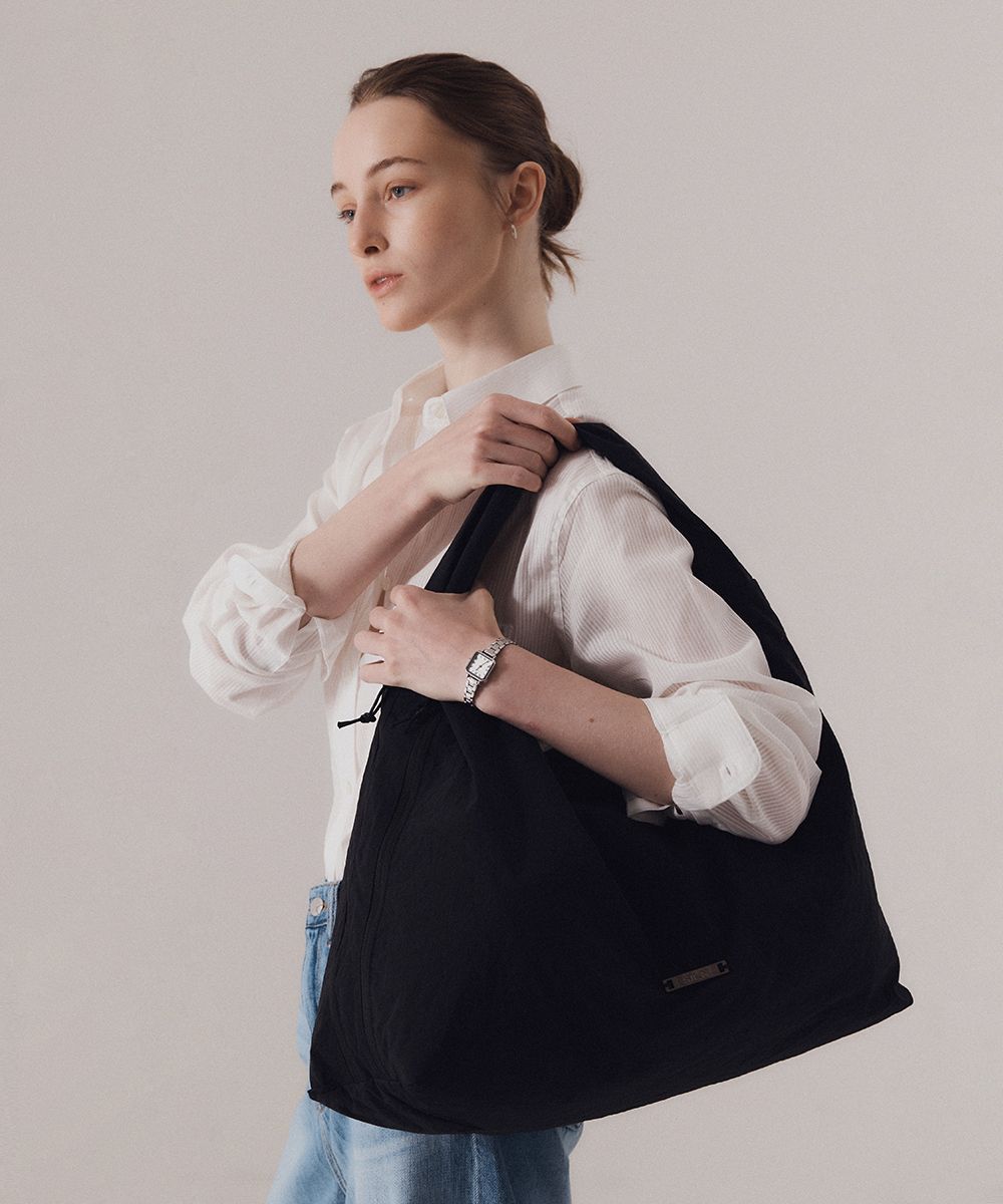 MUSINSA公式 | SILN Coast nylon shoulder bag (BLACK)