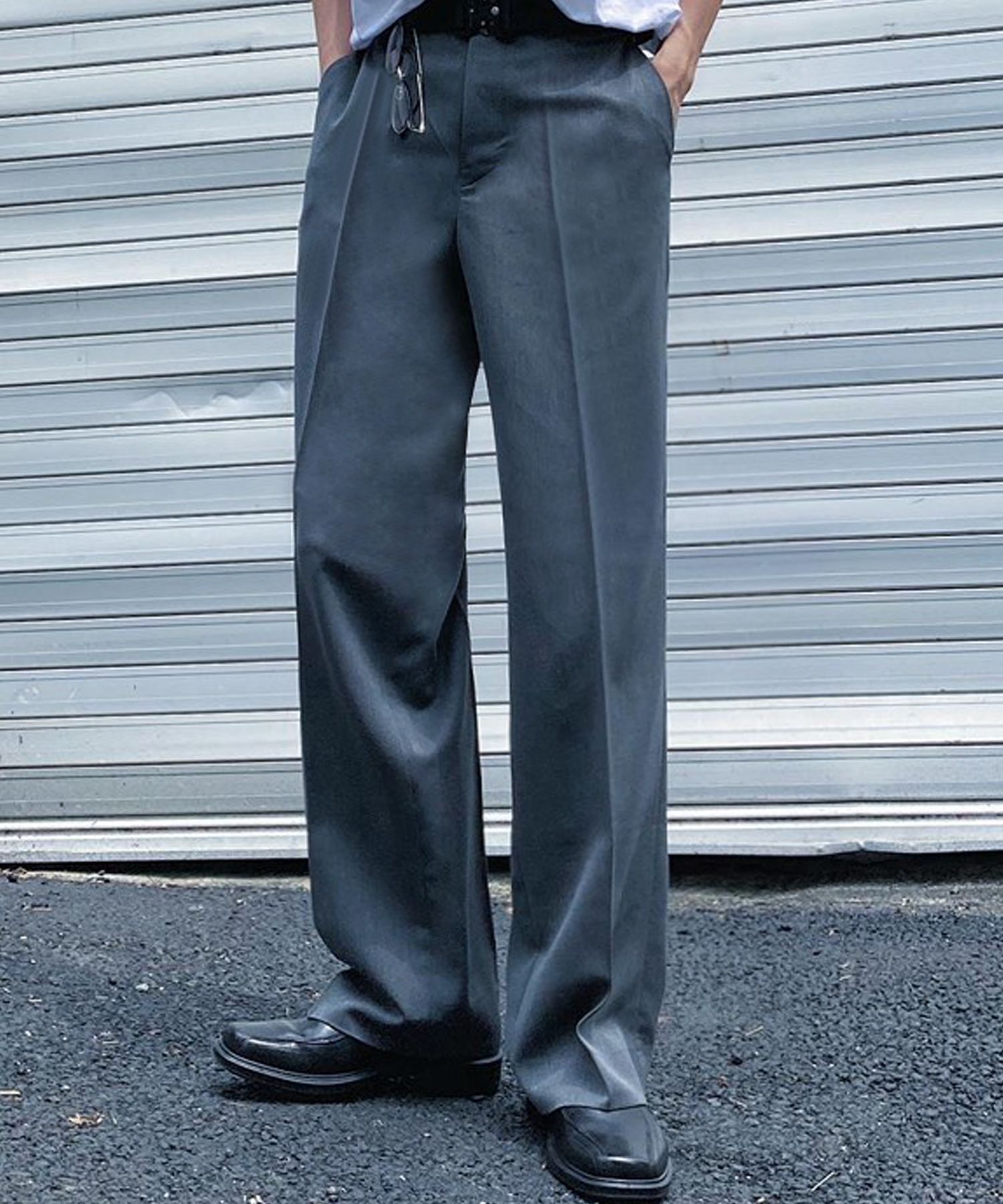 MUSINSA | SIGNATURE Wide Fit Slacks [Grey]