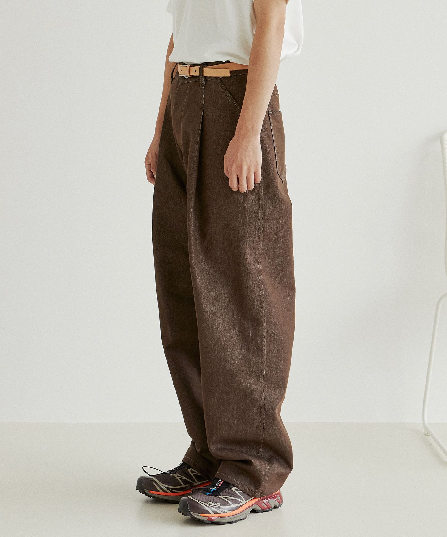 MUSINSA公式 | XERO Clean Deep One Tuck Denim Pants [Brown]