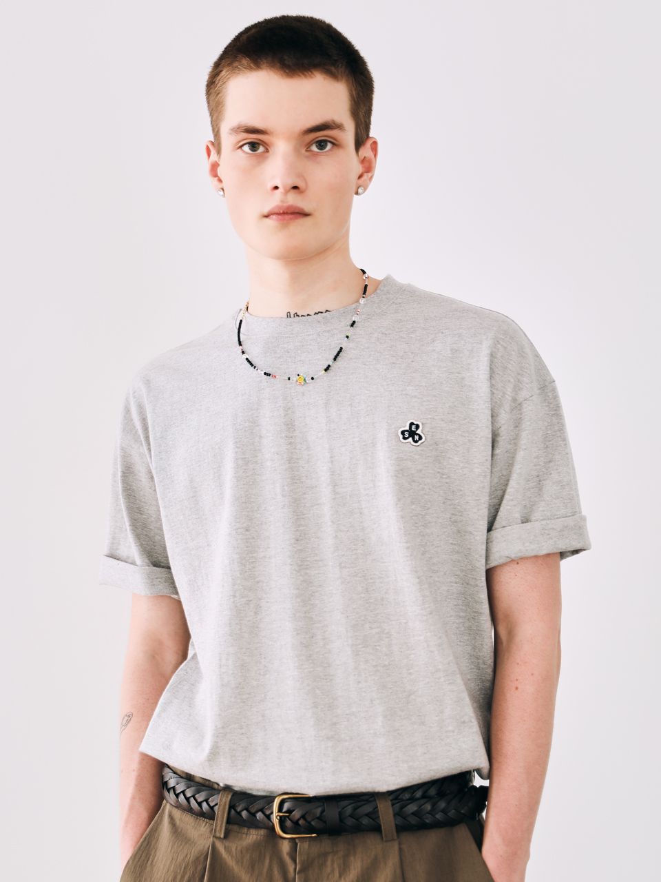MUSINSA | ESN SIGNATURE PATCH SHORT SLEEVE T-SHIRT GRAY