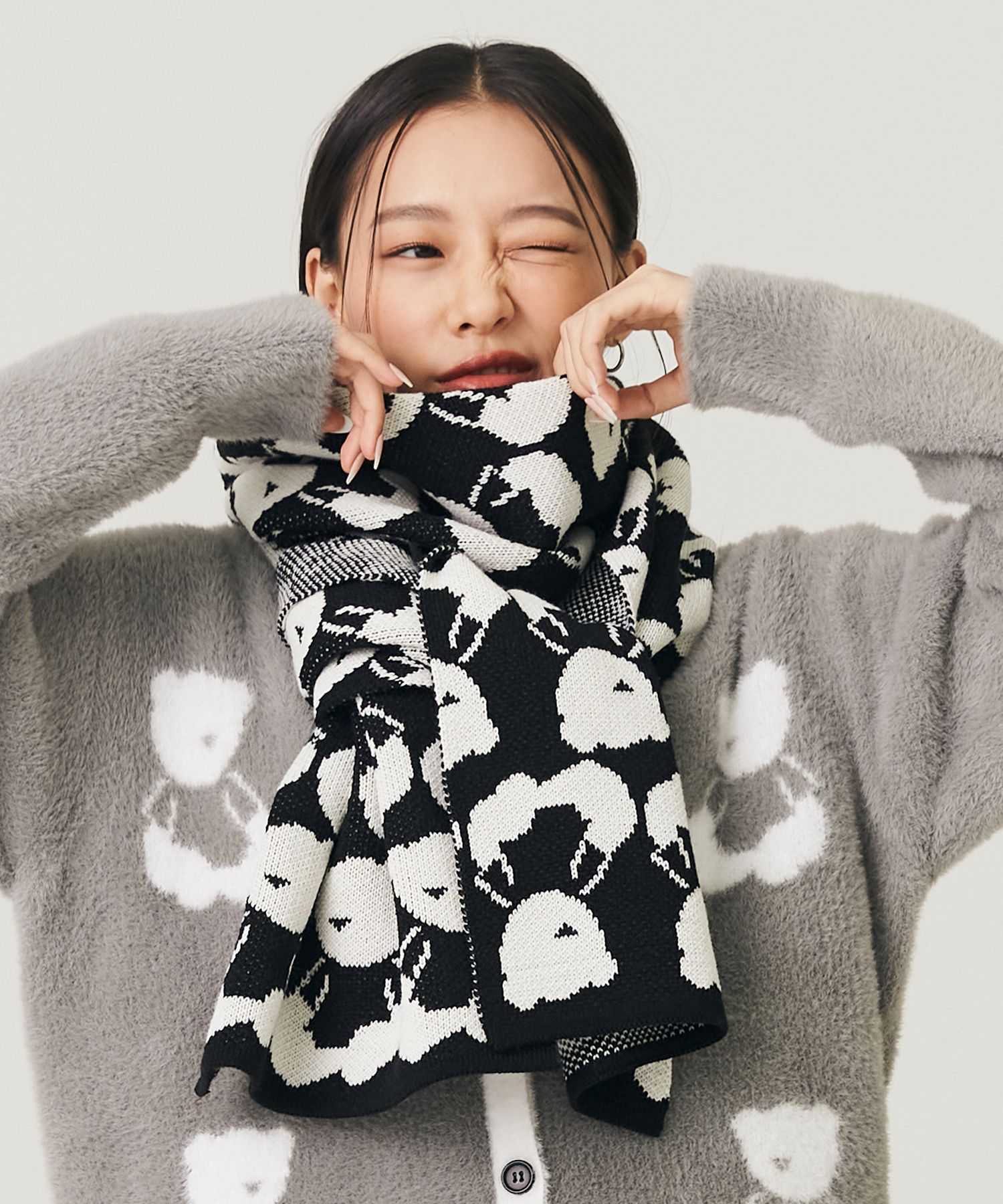 MUSINSA | AQO STUDIO SPACE Bear Pattern Knit Muffler Black