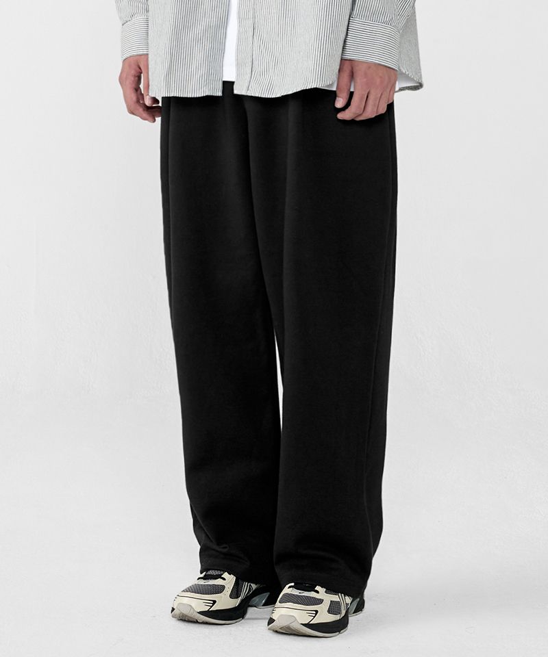 MUSINSA | BRENSON Achromatic One-Tuck Wide Training Pants (Black)