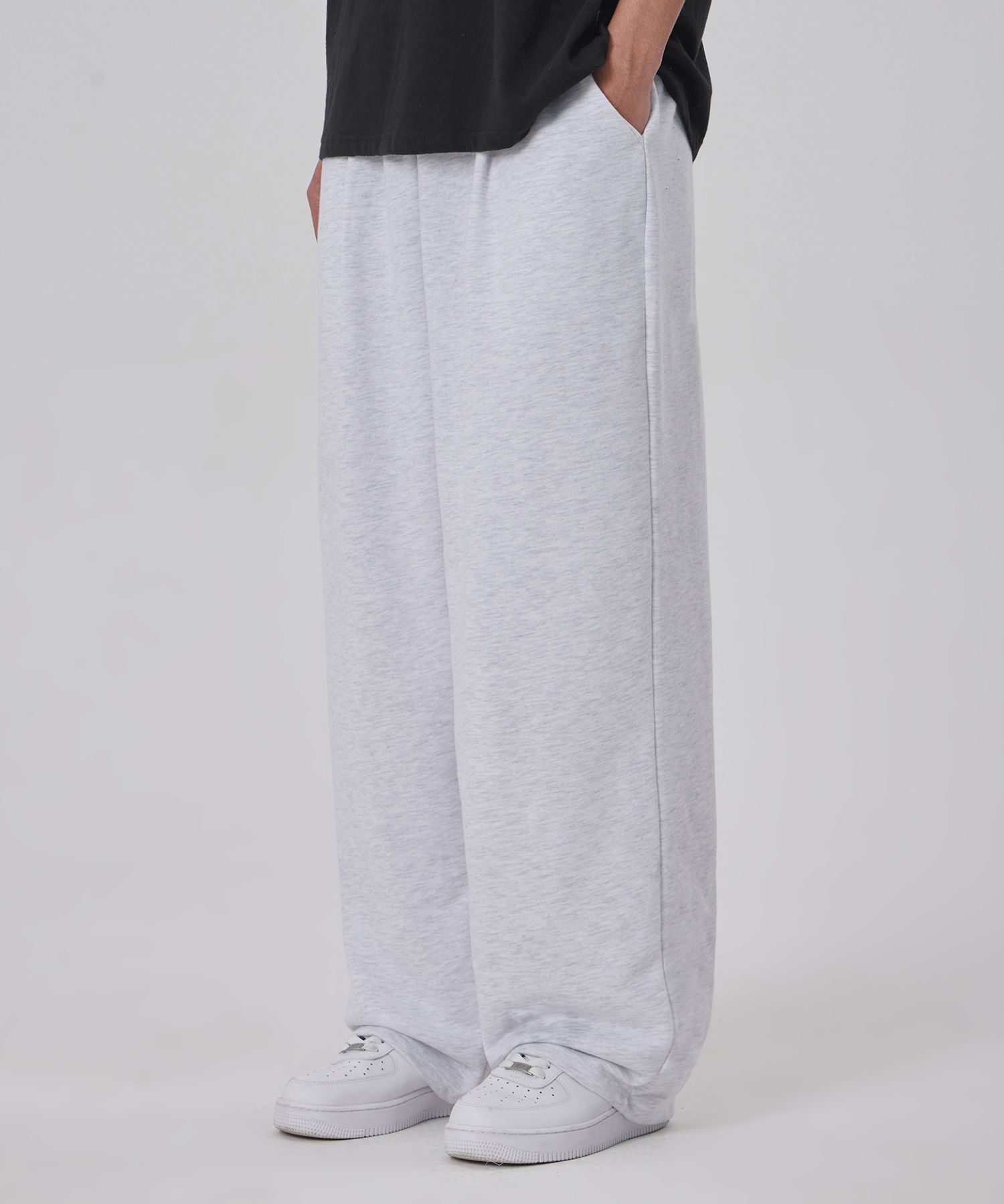 MUSINSA | GLW One tuck wide training pants White Melange
